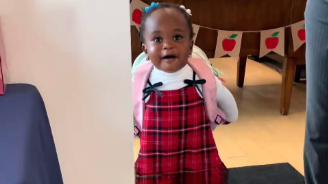 Child learns Spanish naturally at daycare and surprises her parent